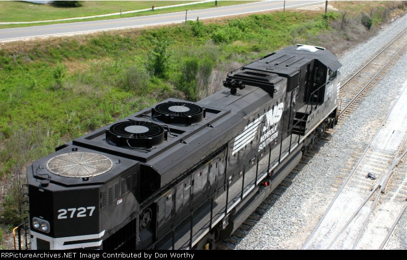 NS 2727 top detail view leaves for Savannah on 5-29-06